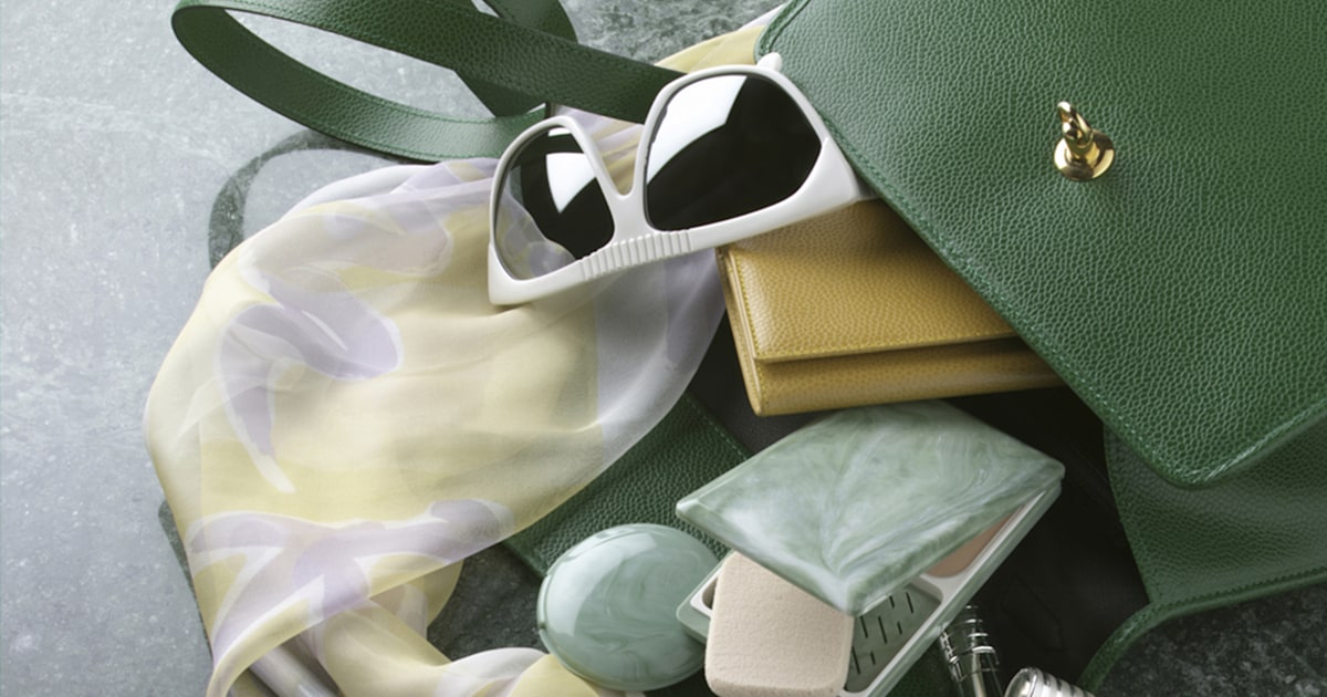 Give your purse a makeover: How to organize your handbag