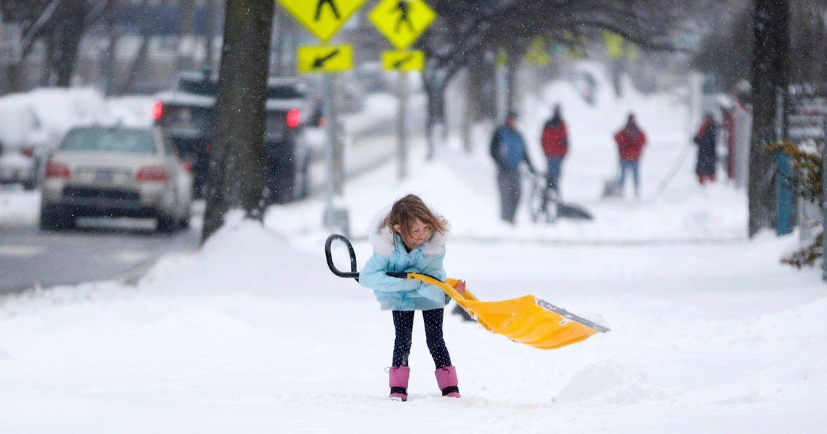 Shoveling snow in 'Blizzard of 15': Protect your rotator cuff, back