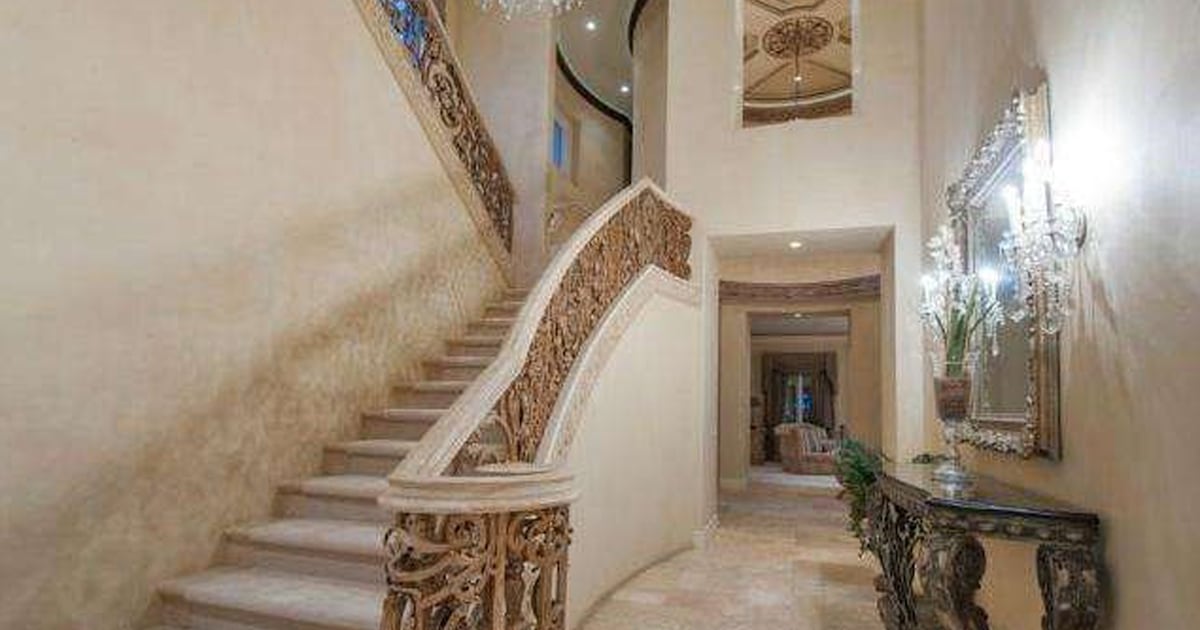 Kobe Bryant drops mansion price by $1.5 million