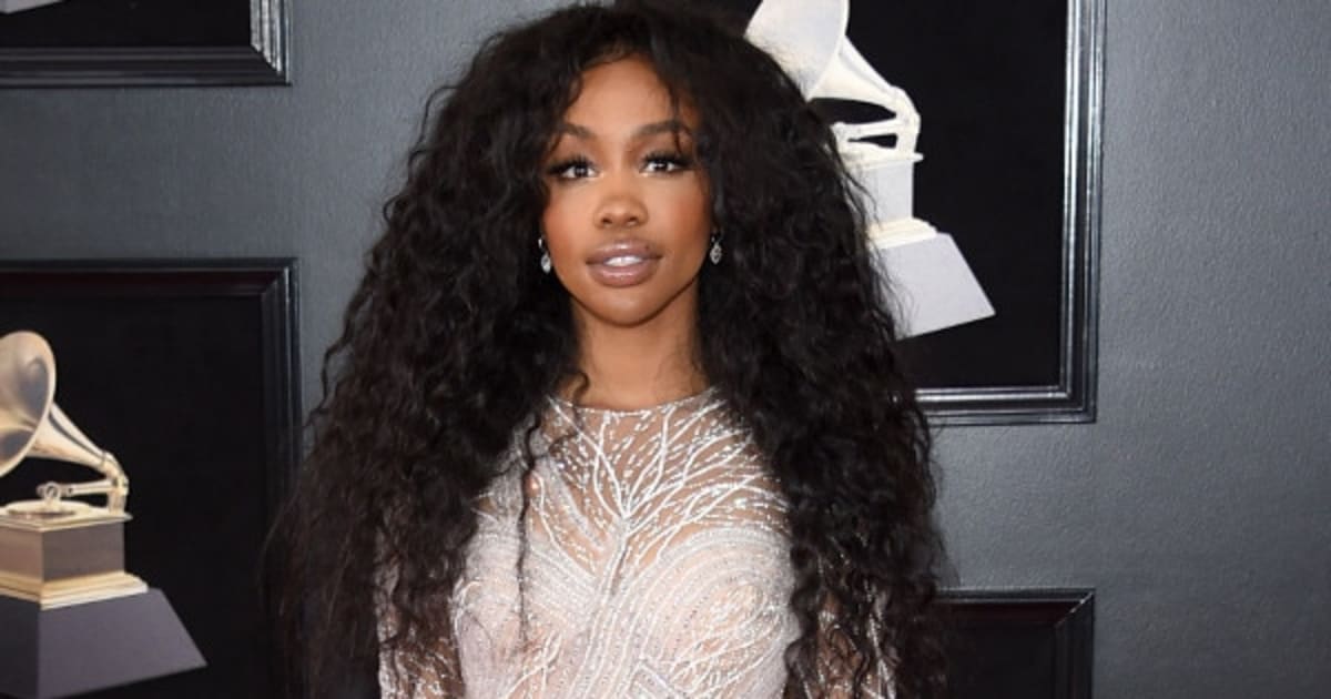 SZA Brings Mom and Grandma to Grammys and Talks Overcoming Shyness