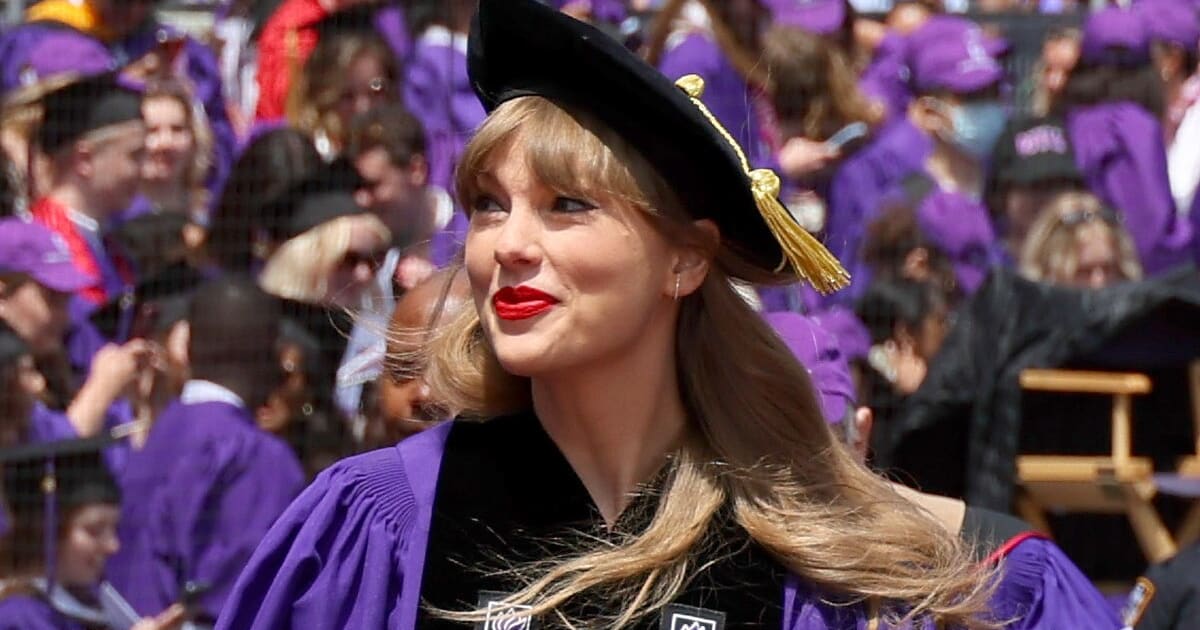 How Taylor Swift Celebrated Her NYU Graduation With Other Students
