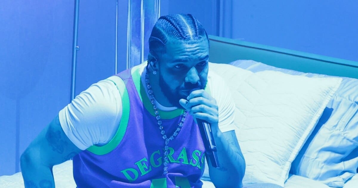 Drake Pauses Performance at Apollo Theater After Fan Incident