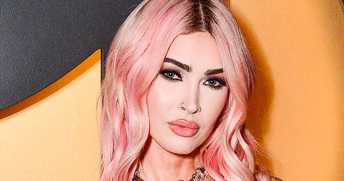 Megan Fox Channels Jennifer's Body in Goth-Glam Look at PCAs