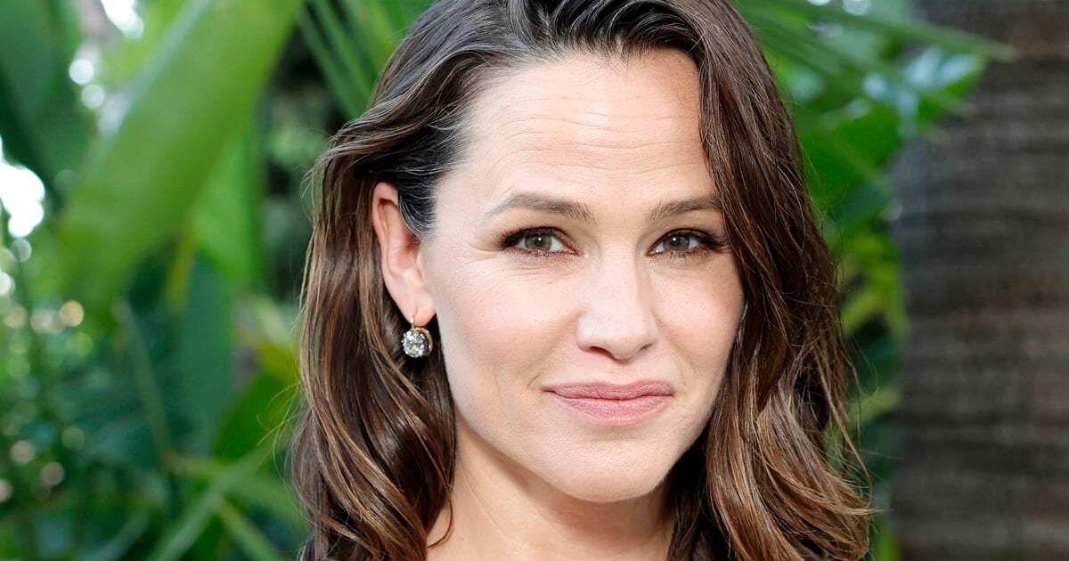 Jennifer Garner Breaks Down in Tears Over Daughter Violet's Graduation