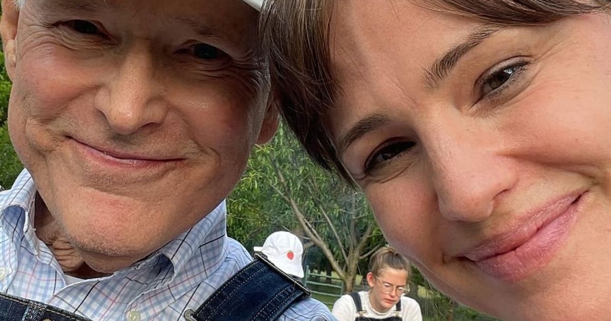 Jennifer Garner Mourns Death of “Kind & Brilliant” Dad William Garner
