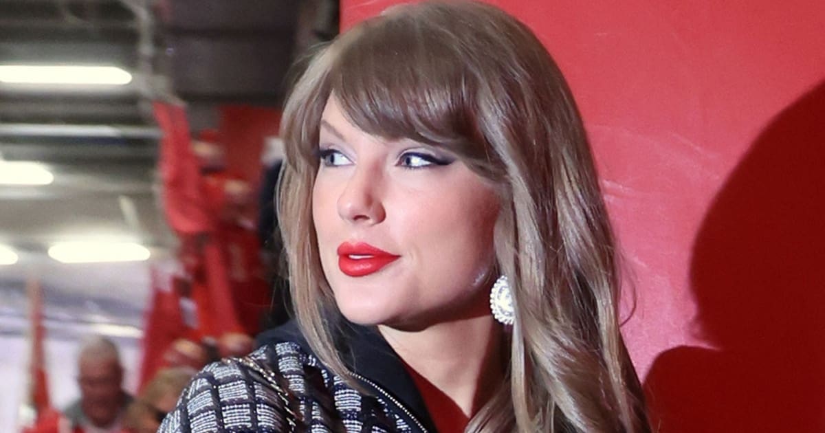 Super Bowl: Taylor Swift Booed on Jumbotron