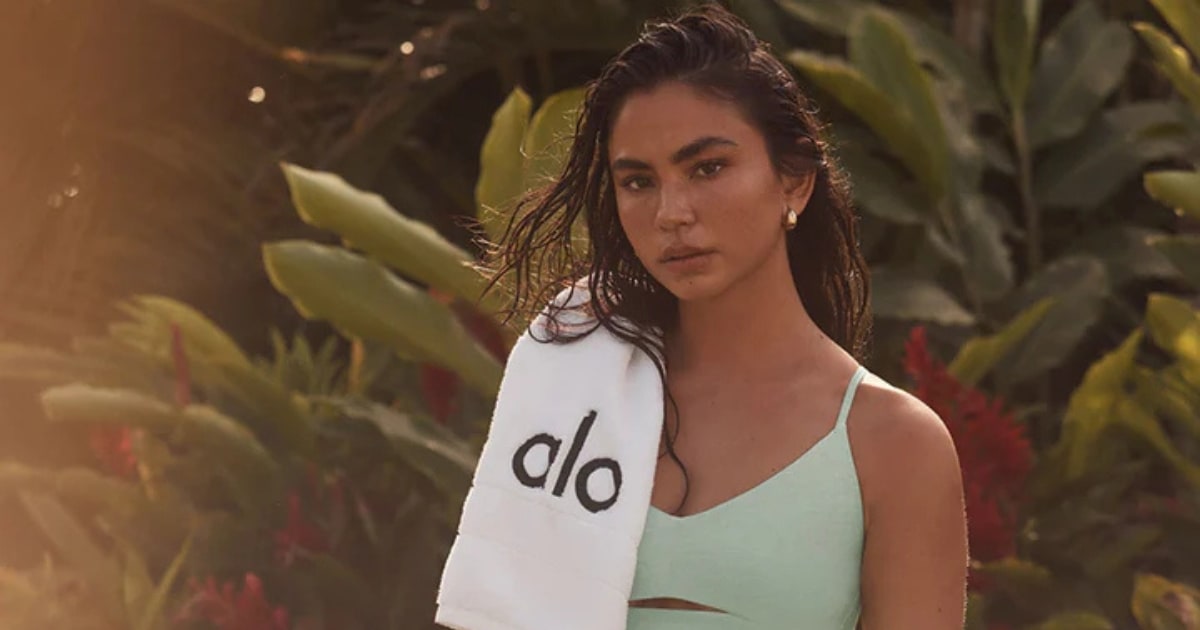 Alo Yoga Summer Sale: Score Airlift Leggings, Matching Sets & More at $38